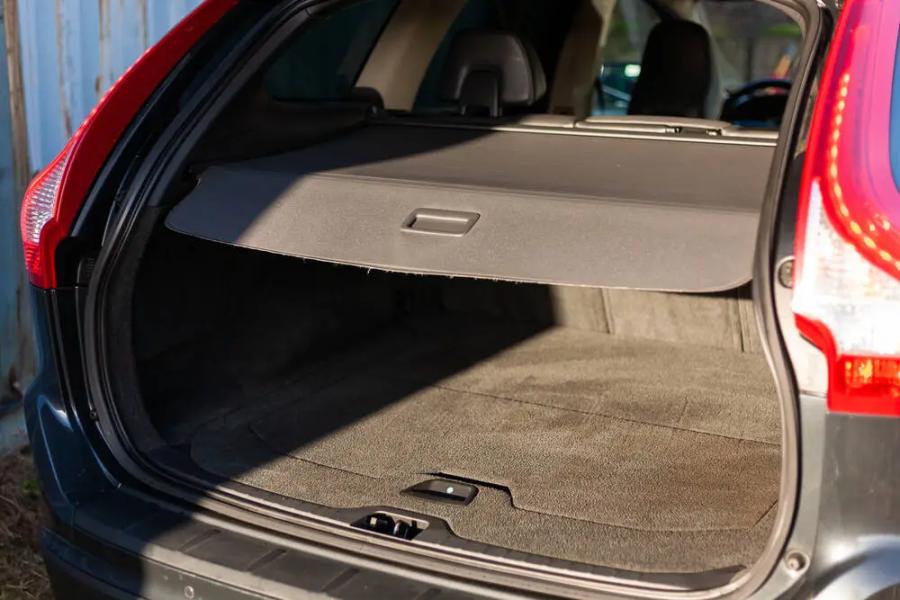 Pelēks Volvo XC60 2013 Rīga, ar dzinēja tilpumu 2.00 L un nobraukumu 183 tūkst. km par 12995 €, foto 21 vietnē AUTOMOTO.COM.LV