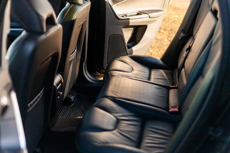 Pelēks Volvo XC60 2013 Rīga, ar dzinēja tilpumu 2.00 L un nobraukumu 183 tūkst. km par 12995 €, foto 24 vietnē AUTOMOTO.COM.LV