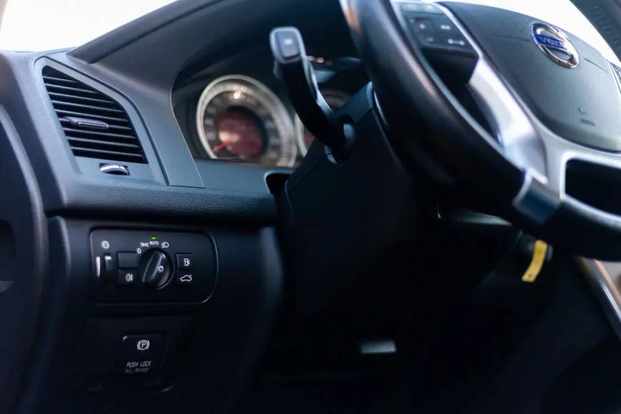 Pelēks Volvo XC60 2013 Rīga, ar dzinēja tilpumu 2.00 L un nobraukumu 183 tūkst. km par 12995 €, foto 29 vietnē AUTOMOTO.COM.LV