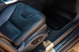 Pelēks Volvo XC60 2013 Rīga, ar dzinēja tilpumu 2.00 L un nobraukumu 183 tūkst. km par 12995 €, foto 31 vietnē AUTOMOTO.COM.LV