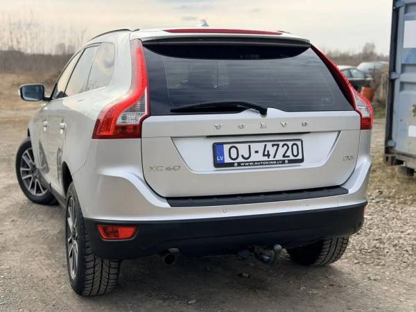 Pelēks Volvo XC60 2013 Rīga, ar dzinēja tilpumu 2.00 L un nobraukumu 251 tūkst. km par 10995 €, foto 2 vietnē AUTOMOTO.COM.LV