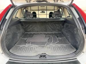 Grey Volvo XC60 2013 in Riga, with an engine capacity of 2.00 L and mileage of 251 thousand km for 10995 €, photo 6 on AUTOMOTO.COM.LV
