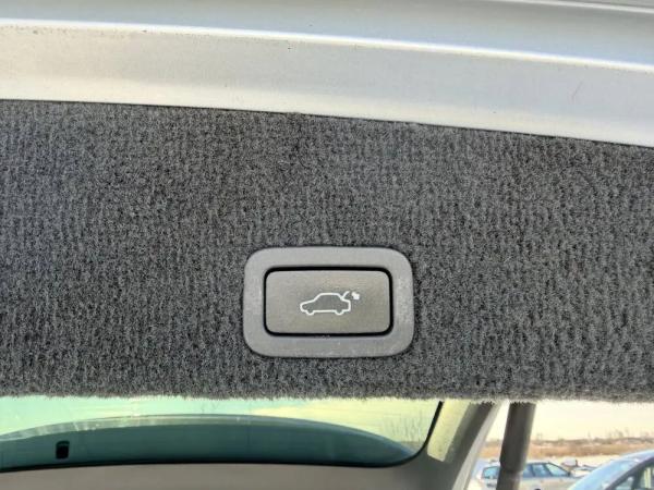 Pelēks Volvo XC60 2013 Rīga, ar dzinēja tilpumu 2.00 L un nobraukumu 251 tūkst. km par 10995 €, foto 6 vietnē AUTOMOTO.COM.LV