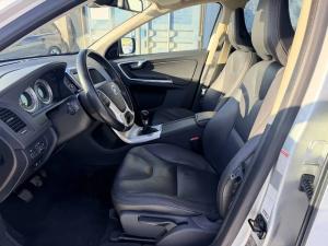 Grey Volvo XC60 2013 in Riga, with an engine capacity of 2.00 L and mileage of 251 thousand km for 10995 €, photo 11 on AUTOMOTO.COM.LV