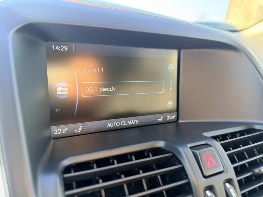 Grey Volvo XC60 2013 in Riga, with an engine capacity of 2.00 L and mileage of 251 thousand km for 10995 €, photo 16 on AUTOMOTO.COM.LV