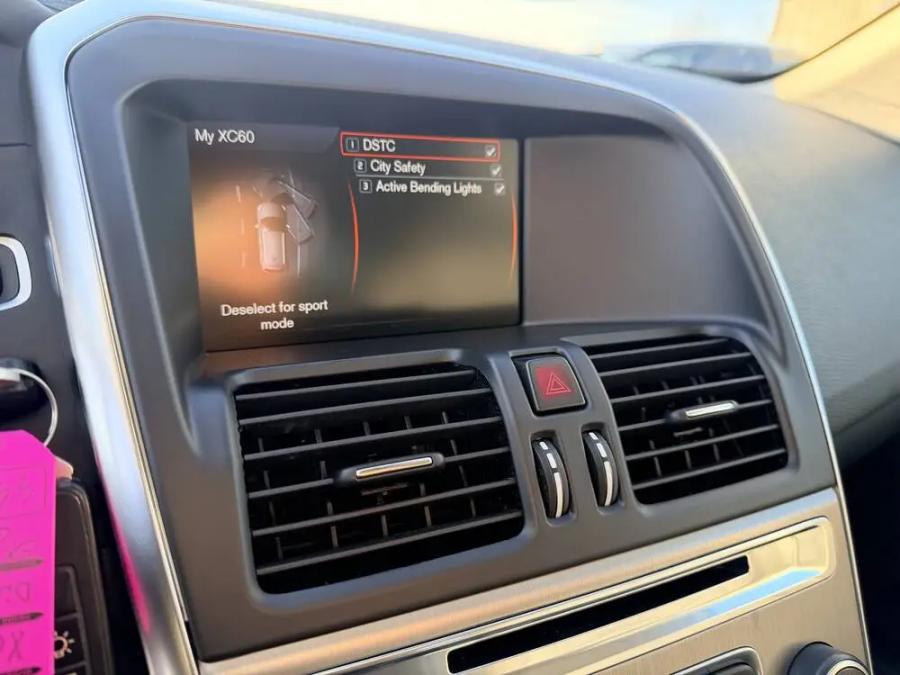 Grey Volvo XC60 2013 in Riga, with an engine capacity of 2.00 L and mileage of 251 thousand km for 10995 €, photo 18 on AUTOMOTO.COM.LV