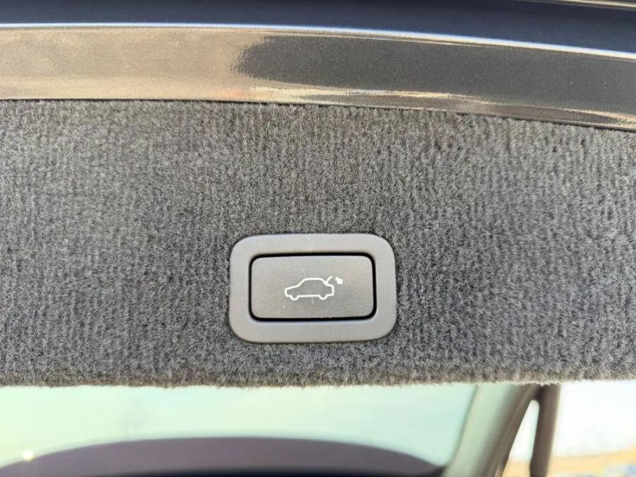 Pelēks Volvo XC60 2013 Rīga, ar dzinēja tilpumu 2.40 L un nobraukumu 181 tūkst. km par 12995 €, foto 7 vietnē AUTOMOTO.COM.LV