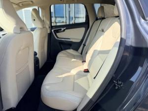 Pelēks Volvo XC60 2013 Rīga, ar dzinēja tilpumu 2.40 L un nobraukumu 181 tūkst. km par 12995 €, foto 9 vietnē AUTOMOTO.COM.LV
