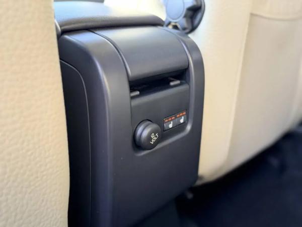 Pelēks Volvo XC60 2013 Rīga, ar dzinēja tilpumu 2.40 L un nobraukumu 181 tūkst. km par 12995 €, foto 10 vietnē AUTOMOTO.COM.LV