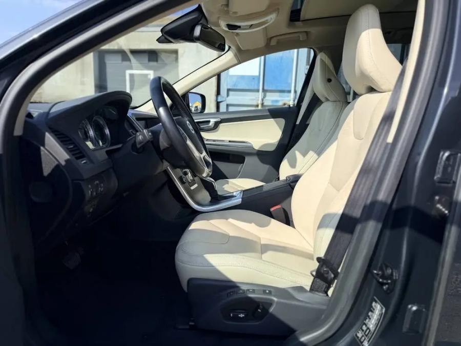 Pelēks Volvo XC60 2013 Rīga, ar dzinēja tilpumu 2.40 L un nobraukumu 181 tūkst. km par 12995 €, foto 13 vietnē AUTOMOTO.COM.LV