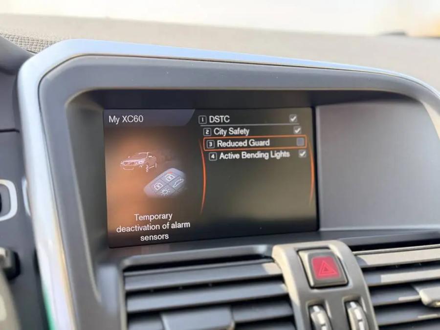 Pelēks Volvo XC60 2013 Rīga, ar dzinēja tilpumu 2.40 L un nobraukumu 181 tūkst. km par 12995 €, foto 21 vietnē AUTOMOTO.COM.LV