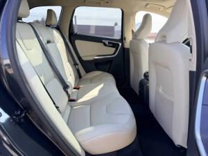 Pelēks Volvo XC60 2013 Rīga, ar dzinēja tilpumu 2.40 L un nobraukumu 181 tūkst. km par 12995 €, foto 26 vietnē AUTOMOTO.COM.LV