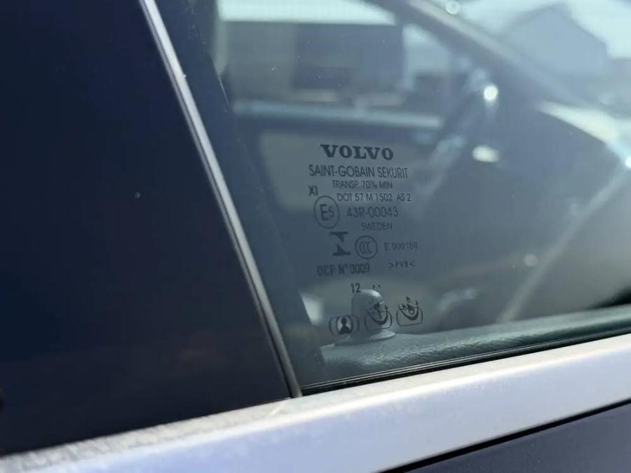 Pelēks Volvo XC60 2013 Rīga, ar dzinēja tilpumu 2.40 L un nobraukumu 181 tūkst. km par 12995 €, foto 29 vietnē AUTOMOTO.COM.LV
