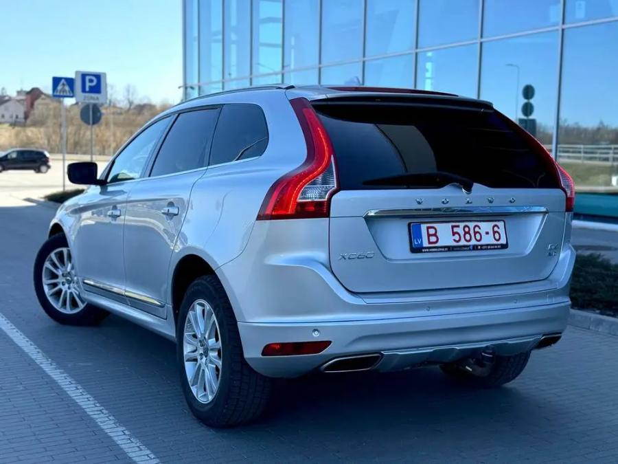 Grey Volvo XC60 2013 in Rezekne, with an engine capacity of 2.40 L and mileage of 312 thousand km for 12490 €, photo 8 on AUTOMOTO.COM.LV