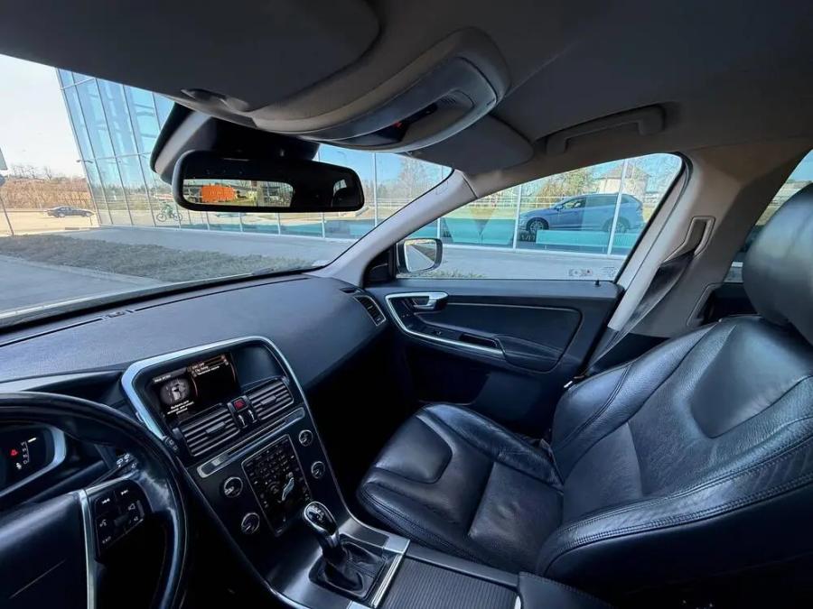 Grey Volvo XC60 2013 in Rezekne, with an engine capacity of 2.40 L and mileage of 312 thousand km for 12490 €, photo 12 on AUTOMOTO.COM.LV