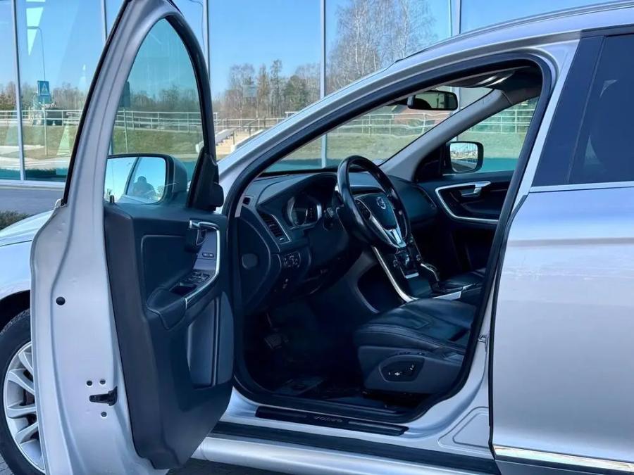 Grey Volvo XC60 2013 in Rezekne, with an engine capacity of 2.40 L and mileage of 312 thousand km for 12490 €, photo 13 on AUTOMOTO.COM.LV