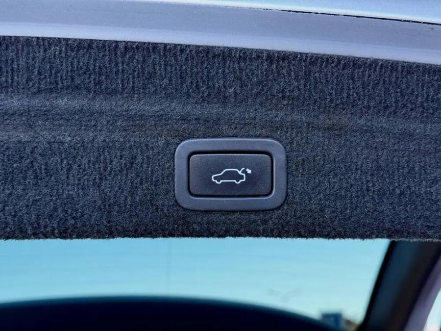 Grey Volvo XC60 2013 in Rezekne, with an engine capacity of 2.40 L and mileage of 312 thousand km for 12490 €, photo 21 on AUTOMOTO.COM.LV