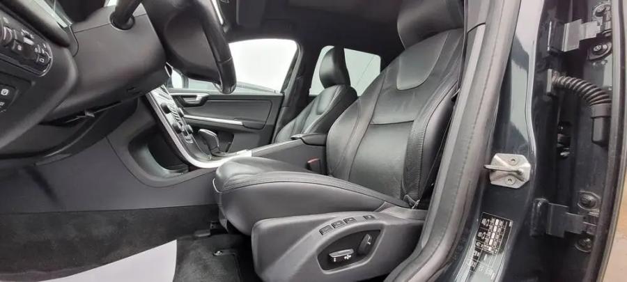 Pelēks Volvo XC60 2013 Rīga, ar dzinēja tilpumu 2.40 L un nobraukumu 290 tūkst. km par 13200 €, foto 20 vietnē AUTOMOTO.COM.LV