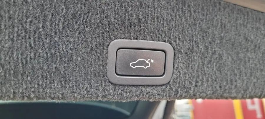 Pelēks Volvo XC60 2013 Rīga, ar dzinēja tilpumu 2.40 L un nobraukumu 290 tūkst. km par 13200 €, foto 26 vietnē AUTOMOTO.COM.LV