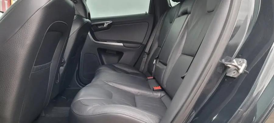 Pelēks Volvo XC60 2013 Rīga, ar dzinēja tilpumu 2.40 L un nobraukumu 290 tūkst. km par 13200 €, foto 27 vietnē AUTOMOTO.COM.LV