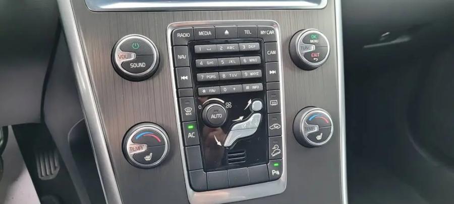 Pelēks Volvo XC60 2013 Rīga, ar dzinēja tilpumu 2.40 L un nobraukumu 290 tūkst. km par 13200 €, foto 30 vietnē AUTOMOTO.COM.LV