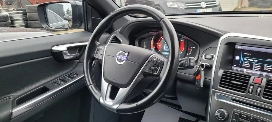 Pelēks Volvo XC60 2013 Rīga, ar dzinēja tilpumu 2.40 L un nobraukumu 290 tūkst. km par 13200 €, foto 32 vietnē AUTOMOTO.COM.LV