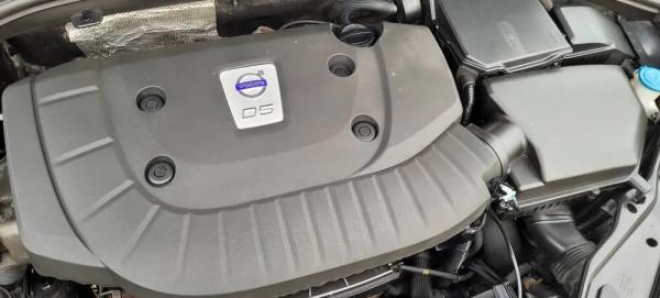 Pelēks Volvo XC60 2013 Rīga, ar dzinēja tilpumu 2.40 L un nobraukumu 197 tūkst. km par 12500 €, foto 8 vietnē AUTOMOTO.COM.LV