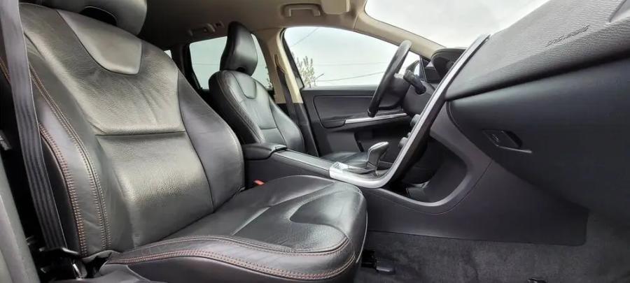 Pelēks Volvo XC60 2013 Rīga, ar dzinēja tilpumu 2.40 L un nobraukumu 197 tūkst. km par 12500 €, foto 18 vietnē AUTOMOTO.COM.LV