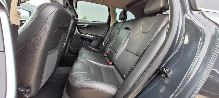 Pelēks Volvo XC60 2013 Rīga, ar dzinēja tilpumu 2.40 L un nobraukumu 197 tūkst. km par 12500 €, foto 19 vietnē AUTOMOTO.COM.LV