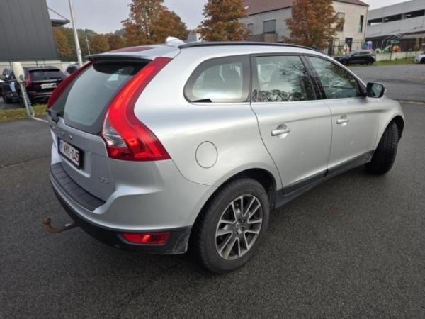 Pelēks Volvo XC60 2013 Rīga, ar dzinēja tilpumu 2.00 L un nobraukumu 245 tūkst. km par 10995 €, foto 4 vietnē AUTOMOTO.COM.LV