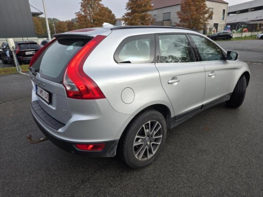 Pelēks Volvo XC60 2013 Rīga, ar dzinēja tilpumu 2.00 L un nobraukumu 245 tūkst. km par 10995 €, foto 5 vietnē AUTOMOTO.COM.LV