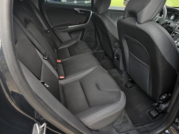 Pelēks Volvo XC60 2013 Rīga, ar dzinēja tilpumu 2.40 L un nobraukumu 230 tūkst. km par 10990 €, foto 3 vietnē AUTOMOTO.COM.LV