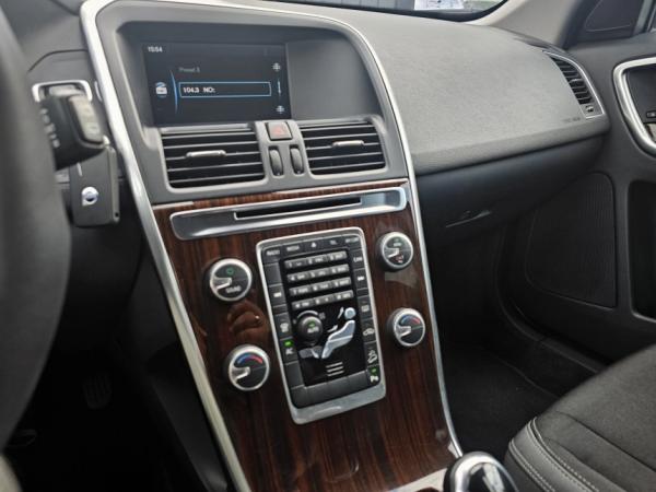 Pelēks Volvo XC60 2013 Rīga, ar dzinēja tilpumu 2.40 L un nobraukumu 230 tūkst. km par 10990 €, foto 6 vietnē AUTOMOTO.COM.LV