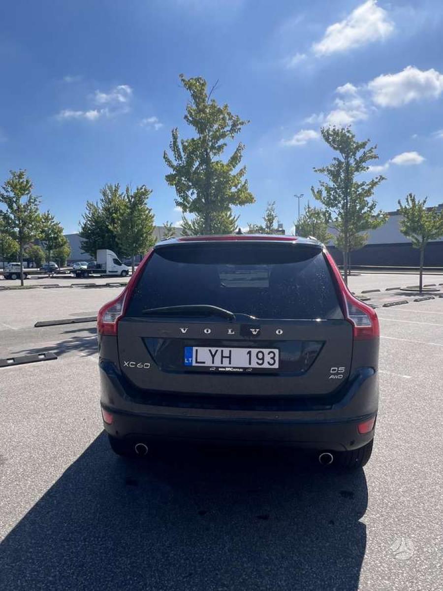 Grey Volvo XC60 2013 in Klaipeda, with an engine capacity of 2.40 L and mileage of 222 thousand km for 10500 €, photo 4 on AUTOMOTO.COM.LV