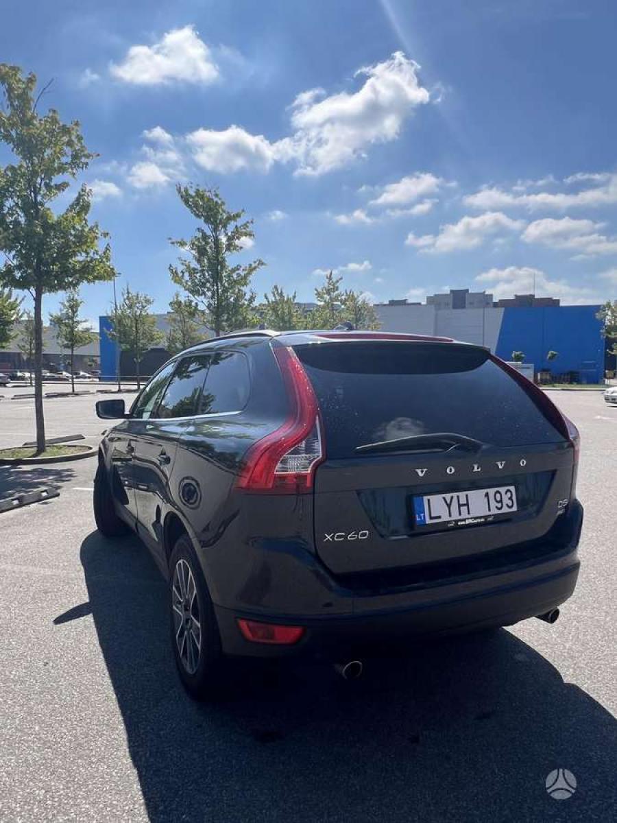 Grey Volvo XC60 2013 in Klaipeda, with an engine capacity of 2.40 L and mileage of 222 thousand km for 10500 €, photo 5 on AUTOMOTO.COM.LV