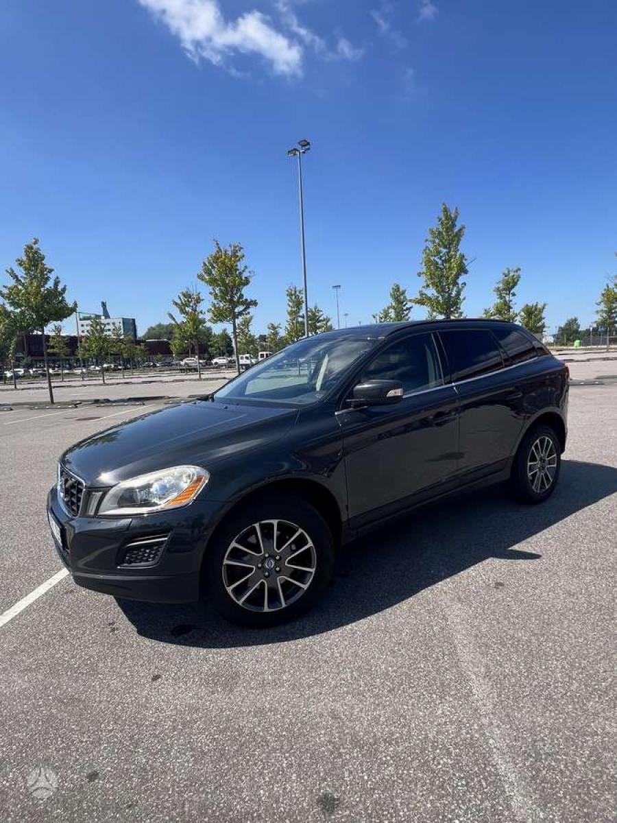 Grey Volvo XC60 2013 in Klaipeda, with an engine capacity of 2.40 L and mileage of 222 thousand km for 10500 €, photo 6 on AUTOMOTO.COM.LV