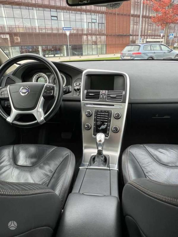 Pelēks Volvo XC60 2013 Klaipėda, ar dzinēja tilpumu 2.40 L un nobraukumu 222 tūkst. km par 10500 €, foto 6 vietnē AUTOMOTO.COM.LV