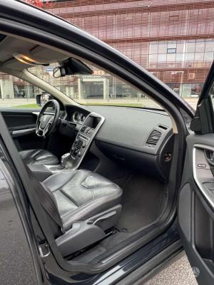 Grey Volvo XC60 2013 in Klaipeda, with an engine capacity of 2.40 L and mileage of 222 thousand km for 10500 €, photo 8 on AUTOMOTO.COM.LV