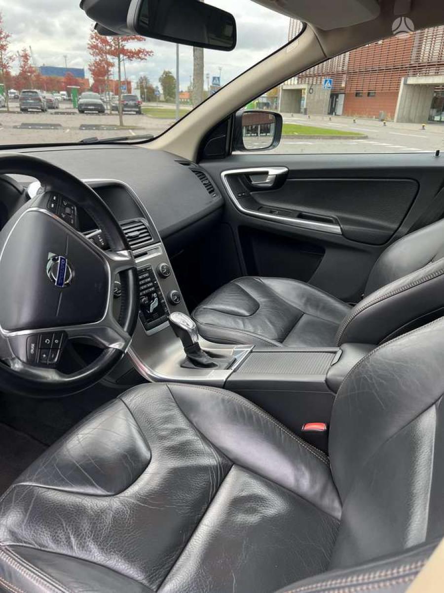 Grey Volvo XC60 2013 in Klaipeda, with an engine capacity of 2.40 L and mileage of 222 thousand km for 10500 €, photo 11 on AUTOMOTO.COM.LV