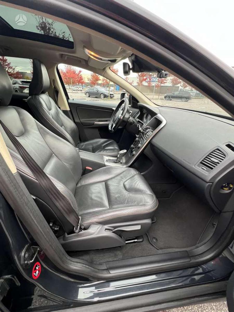 Grey Volvo XC60 2013 in Klaipeda, with an engine capacity of 2.40 L and mileage of 222 thousand km for 10500 €, photo 15 on AUTOMOTO.COM.LV