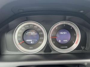 Grey Volvo XC60 2013 in Klaipeda, with an engine capacity of 2.40 L and mileage of 222 thousand km for 10500 €, photo 18 on AUTOMOTO.COM.LV