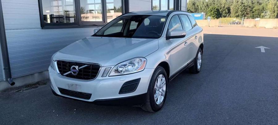 Grey Volvo XC60 2013 in Panevezys, with an engine capacity of 2.00 L and mileage of 151 thousand km for 8900 €, photo 1 on AUTOMOTO.COM.LV