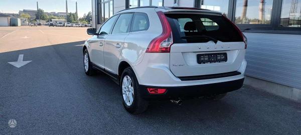 Pelēks Volvo XC60 2013 Panevēža, ar dzinēja tilpumu 2.00 L un nobraukumu 151 tūkst. km par 8900 €, foto 3 vietnē AUTOMOTO.COM.LV