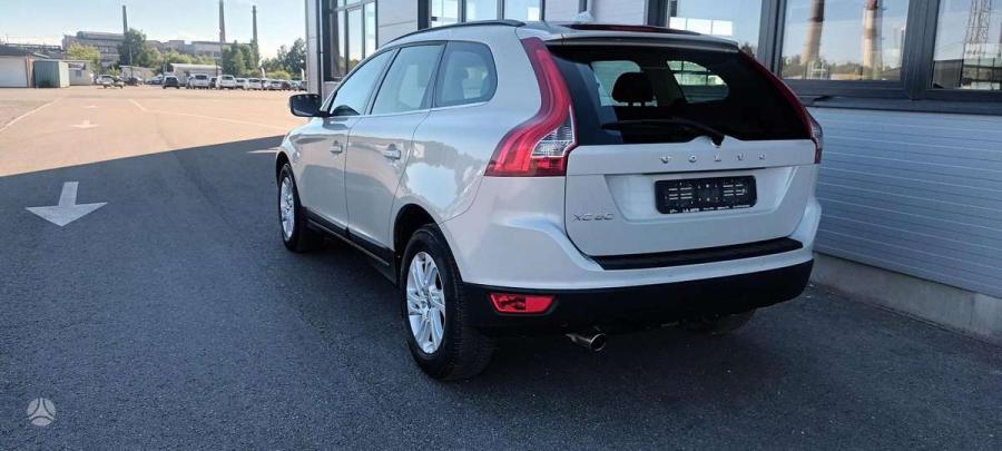 Grey Volvo XC60 2013 in Panevezys, with an engine capacity of 2.00 L and mileage of 151 thousand km for 8900 €, photo 4 on AUTOMOTO.COM.LV