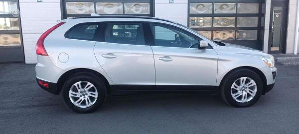Pelēks Volvo XC60 2013 Panevēža, ar dzinēja tilpumu 2.00 L un nobraukumu 151 tūkst. km par 8900 €, foto 6 vietnē AUTOMOTO.COM.LV