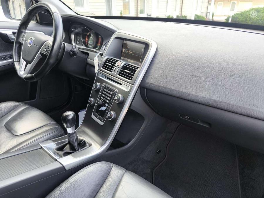 Pelēks Volvo XC60 2013 Viļņa, ar dzinēja tilpumu 1.98 L un nobraukumu 170 tūkst. km par 12000 €, foto 14 vietnē AUTOMOTO.COM.LV
