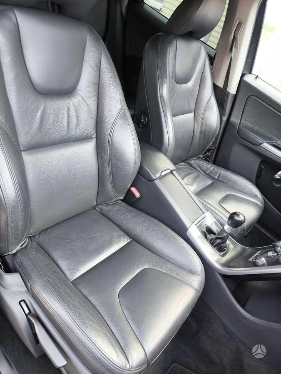 Pelēks Volvo XC60 2013 Viļņa, ar dzinēja tilpumu 1.98 L un nobraukumu 170 tūkst. km par 12000 €, foto 16 vietnē AUTOMOTO.COM.LV