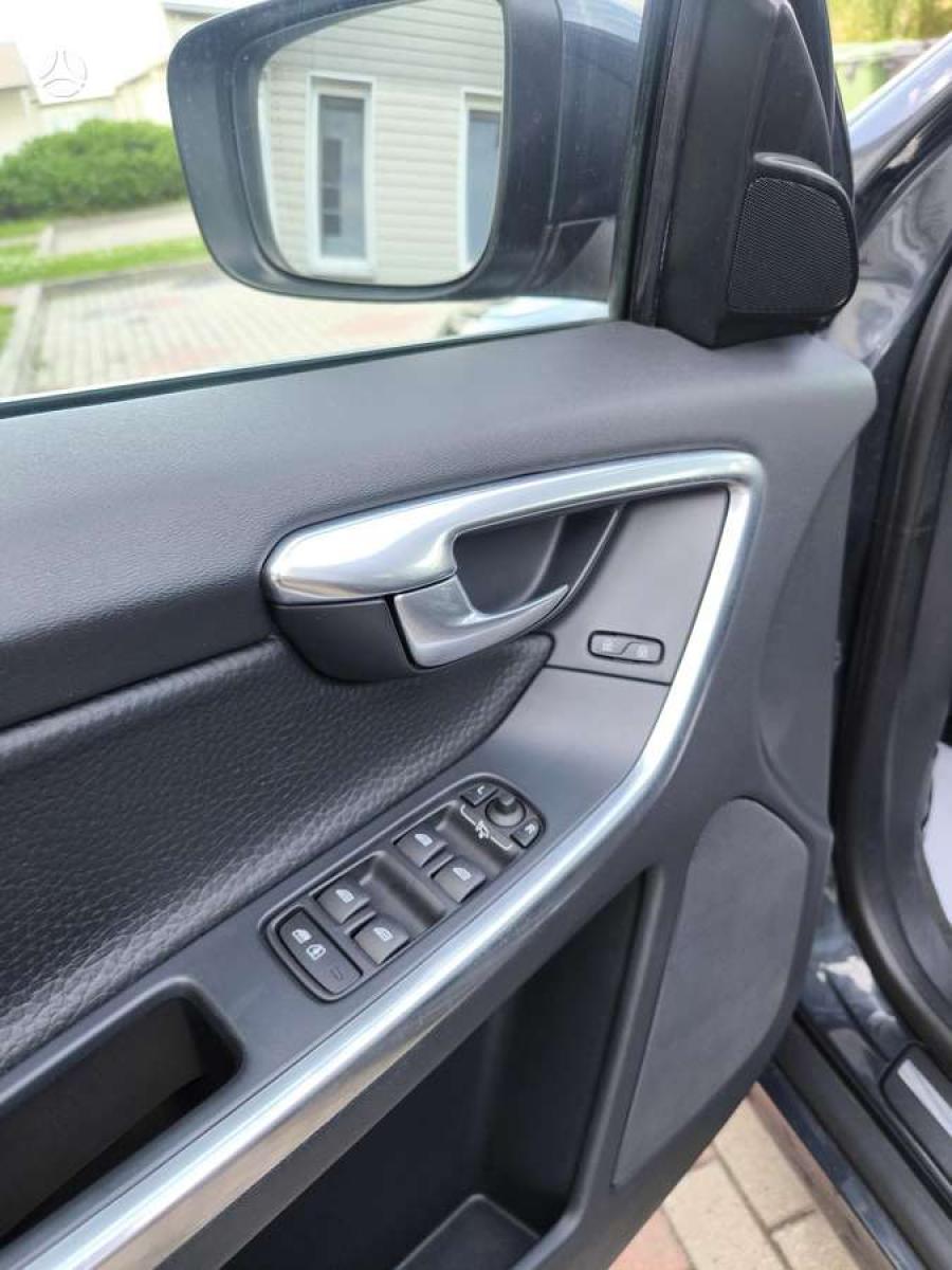 Pelēks Volvo XC60 2013 Viļņa, ar dzinēja tilpumu 1.98 L un nobraukumu 170 tūkst. km par 12000 €, foto 19 vietnē AUTOMOTO.COM.LV