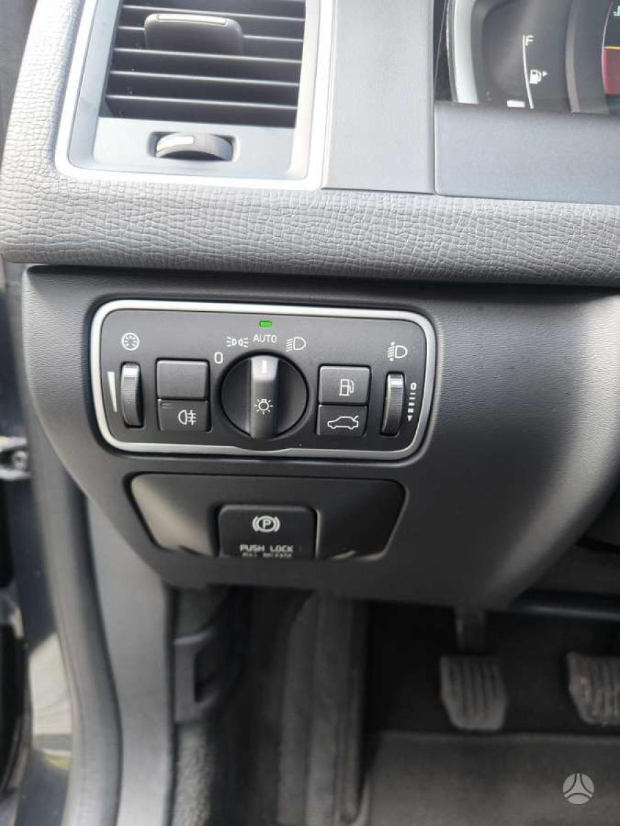 Pelēks Volvo XC60 2013 Viļņa, ar dzinēja tilpumu 1.98 L un nobraukumu 170 tūkst. km par 12000 €, foto 20 vietnē AUTOMOTO.COM.LV