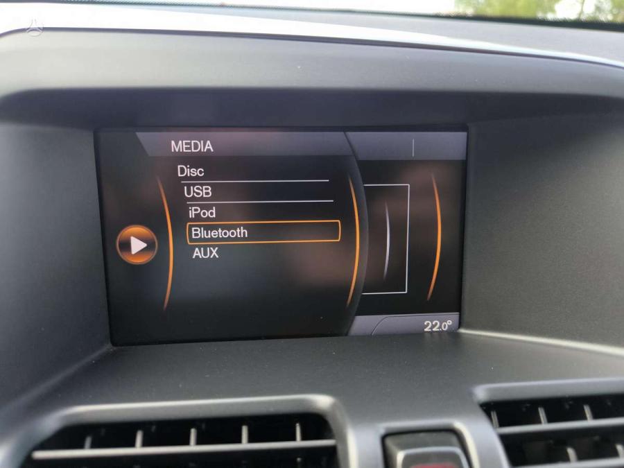 Pelēks Volvo XC60 2013 Viļņa, ar dzinēja tilpumu 1.98 L un nobraukumu 170 tūkst. km par 12000 €, foto 24 vietnē AUTOMOTO.COM.LV